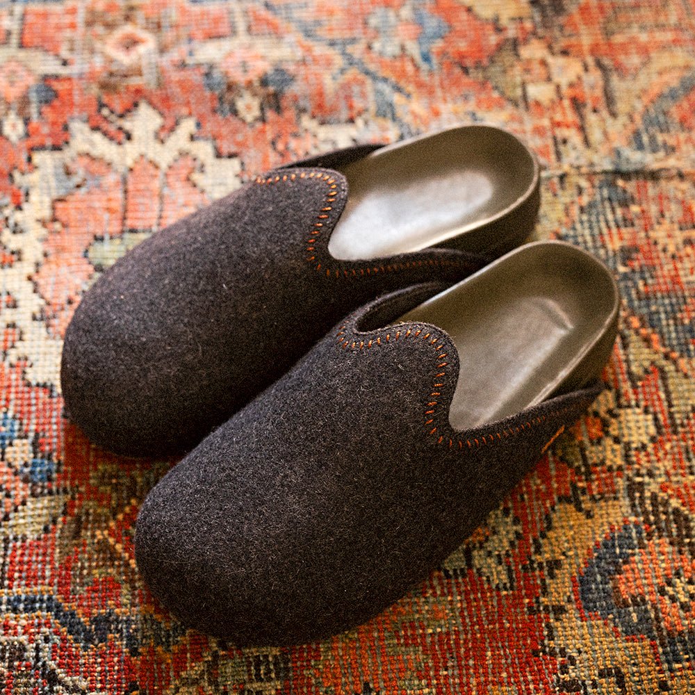 The Woolie Burro - Charcoal with Green Vegan Leather – Commbi